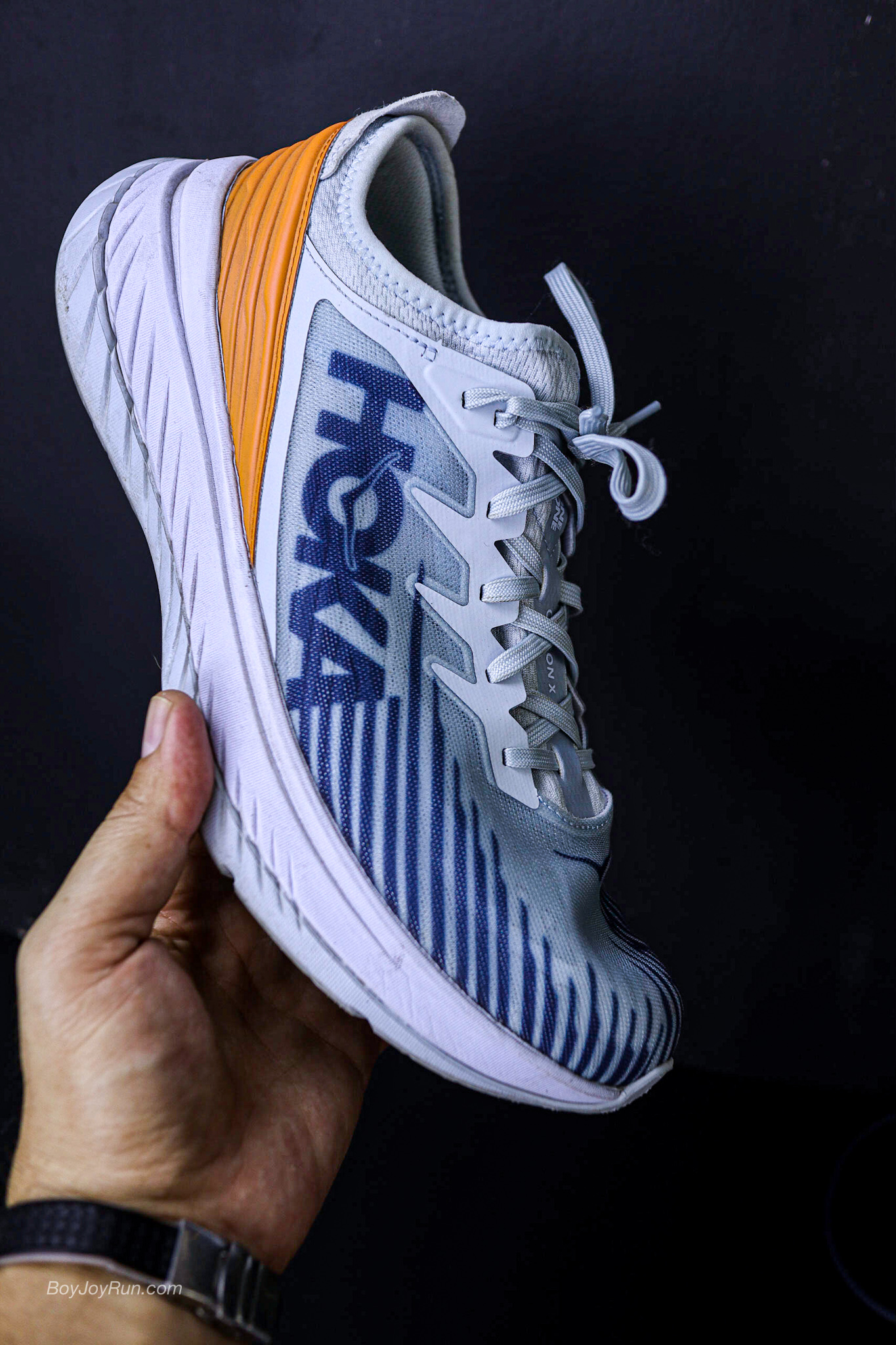 ผ่านไปเดือนกว่าๆกับ HOKA ONE ONE : CARBON X SPE – บอย จอย รัน